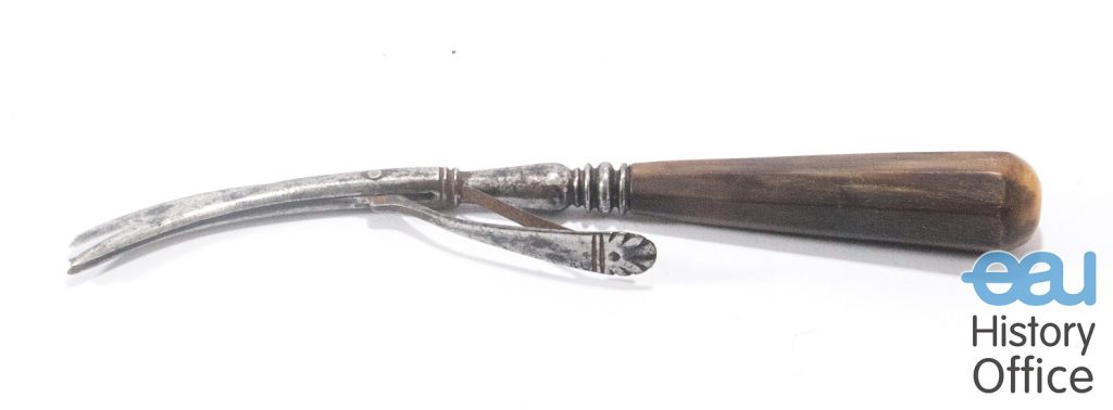 Lateral Perineal Lithotomy - EAU European Museum of Urology